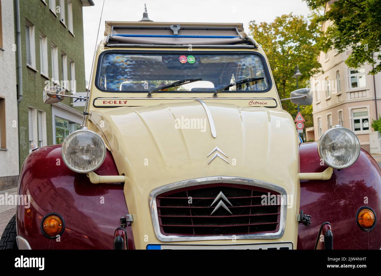 White citroen 2cv side view hi-res stock photography and images - Alamy