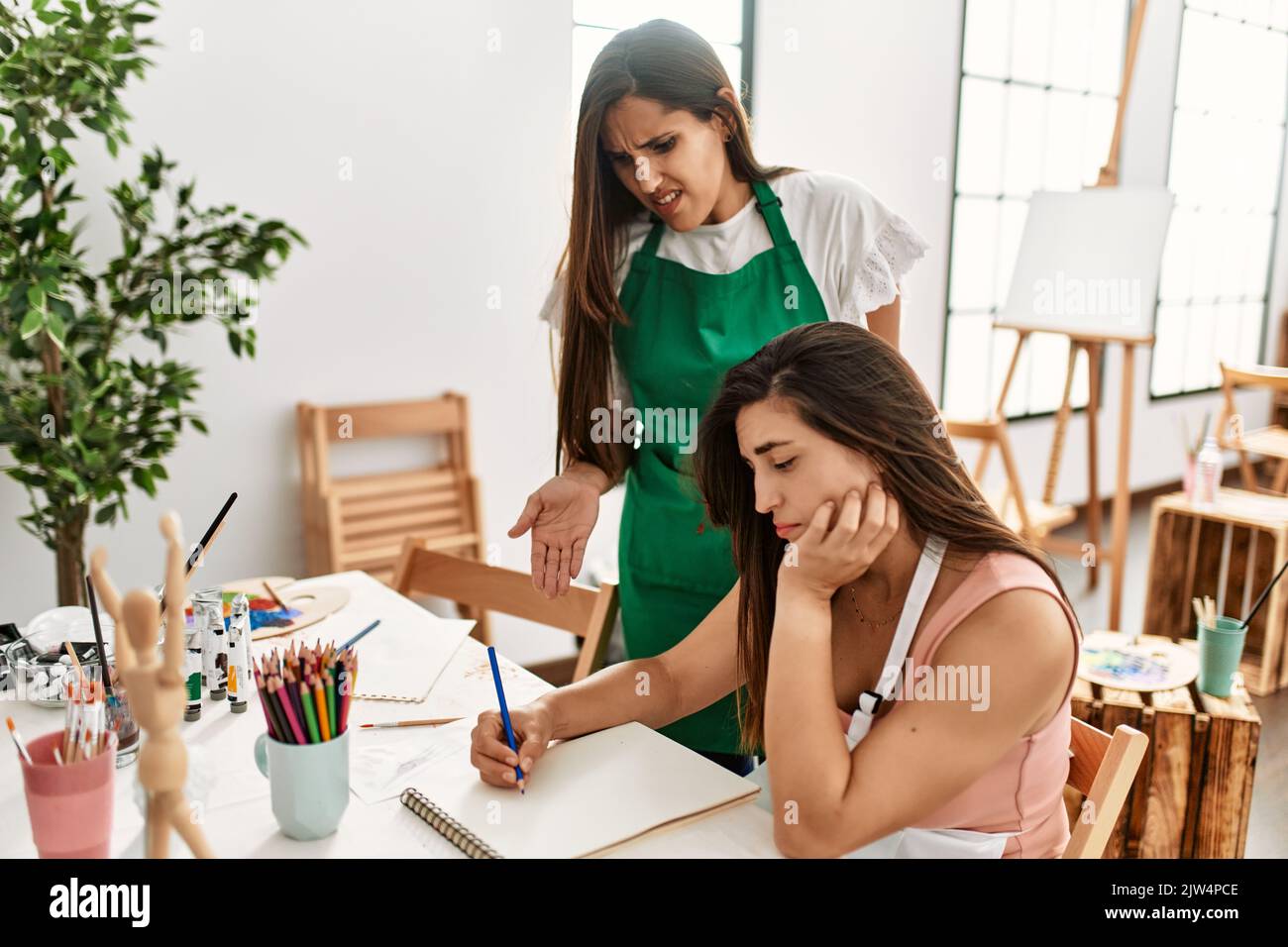 Two students arguing hi-res stock photography and images - Alamy