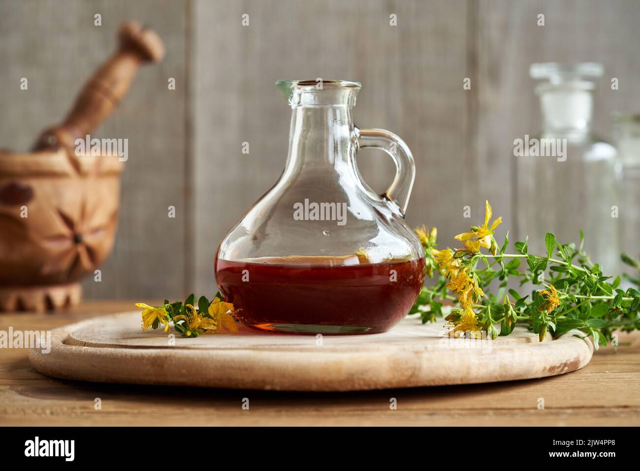 Hypericum perforatum oil hi-res stock photography and images - Alamy