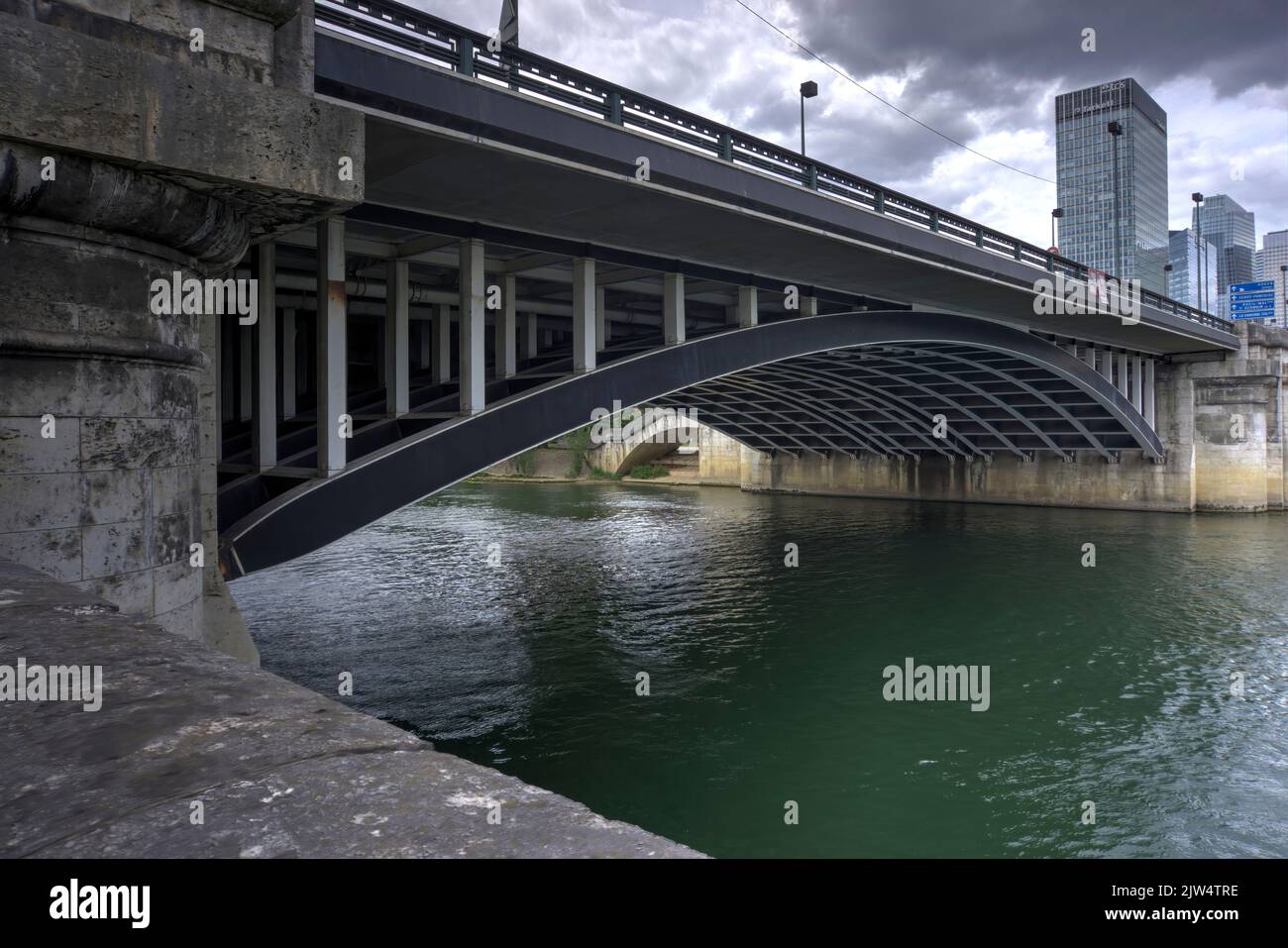 Bridge paris defense hi-res stock photography and images - Alamy