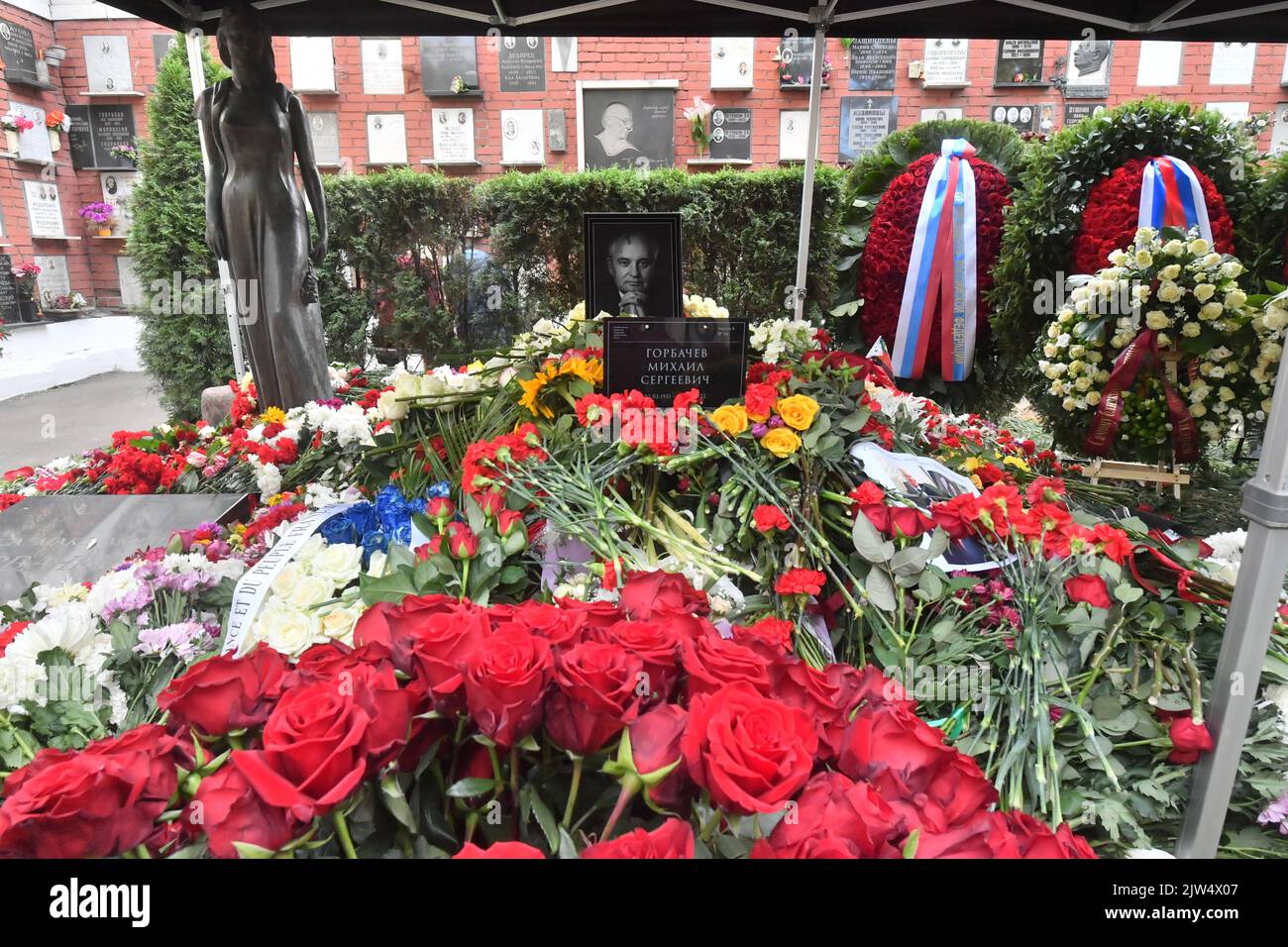 September 3, 2022. - Russia, Moscow. - A view of the grave of first and ...