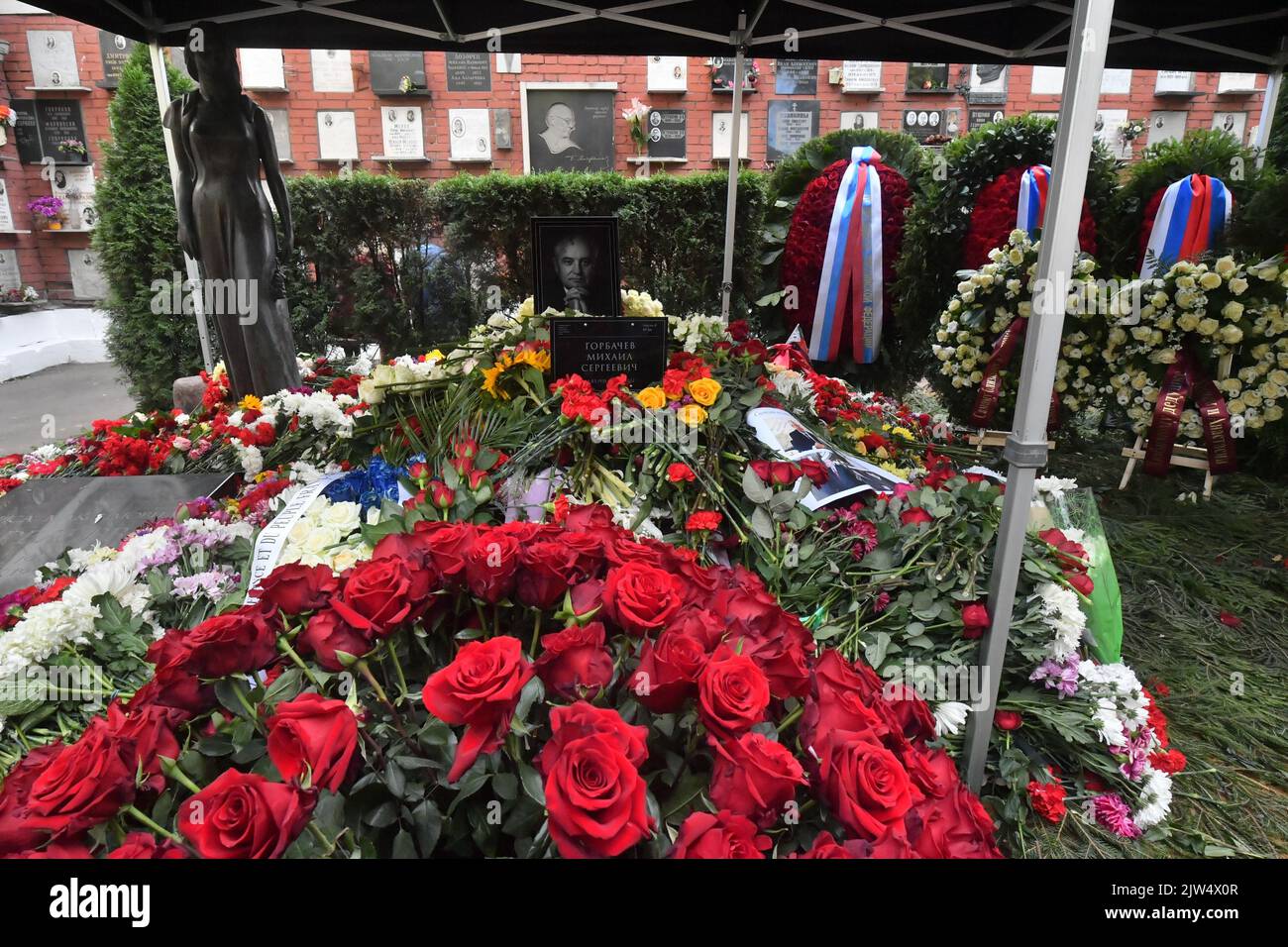 September 3, 2022. - Russia, Moscow. - A view of the grave of first and ...