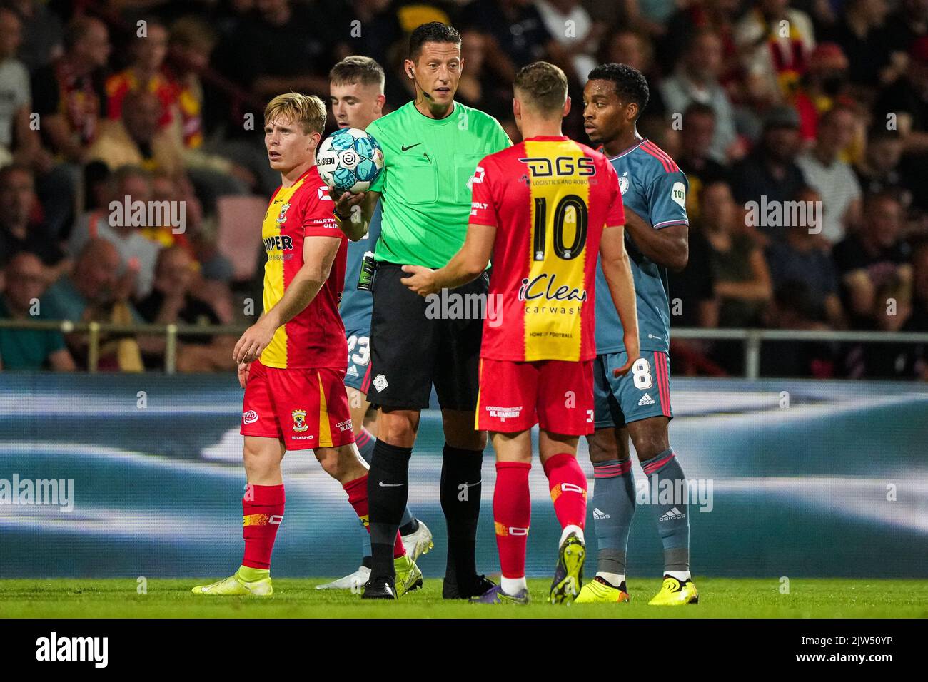 Deventer - Referee Jeroen Manschot, Philippe Rommens of Go Ahead Eagles ...