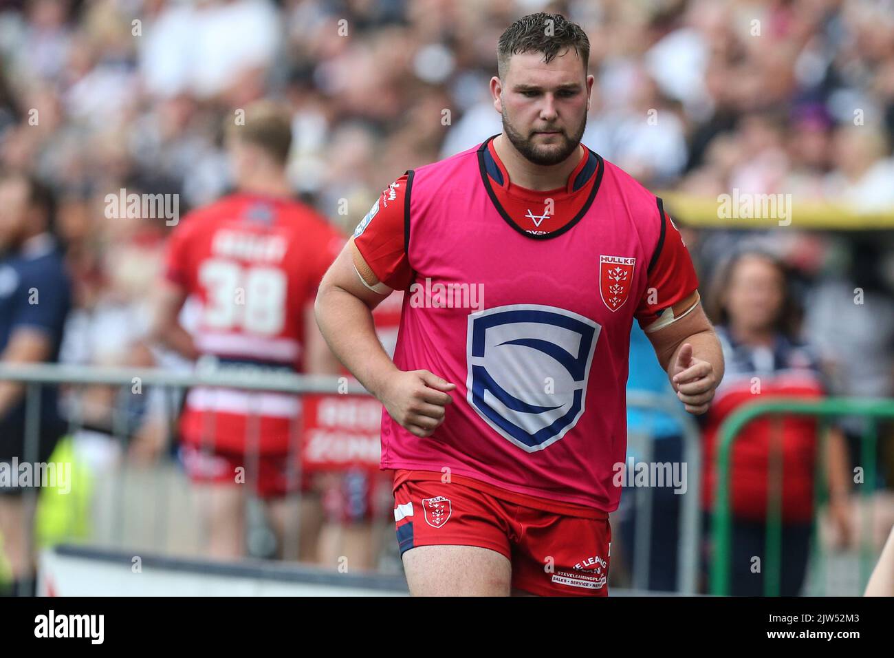 Zach Fishwick #34 of Hull KR warms up during the Betfred Super League ...