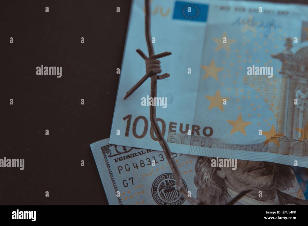 Euro vs dollar with barbed wire hi-res stock photography and images - Alamy