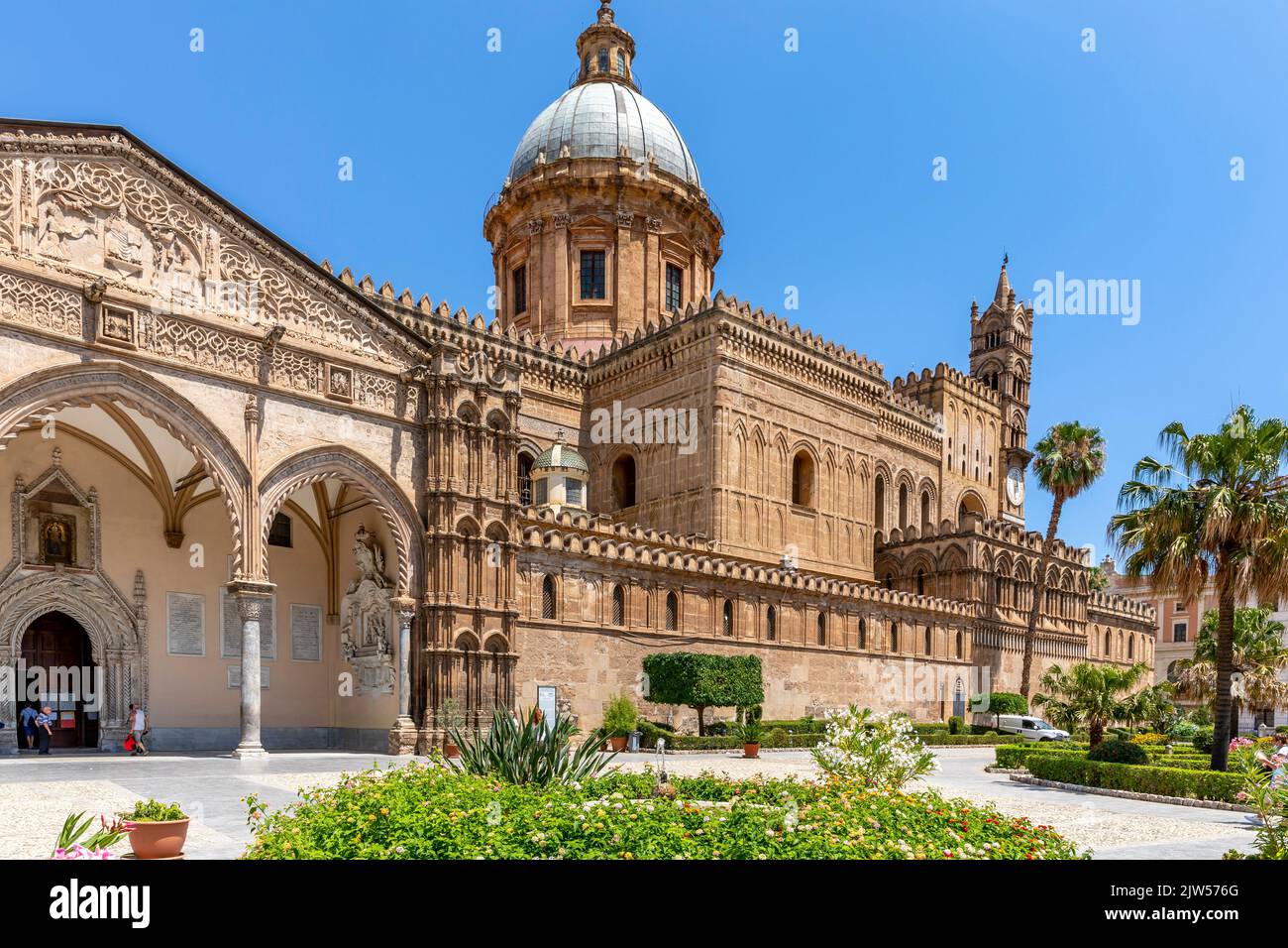 Roman catholic religion norman church cathedral basilica hi-res stock ...