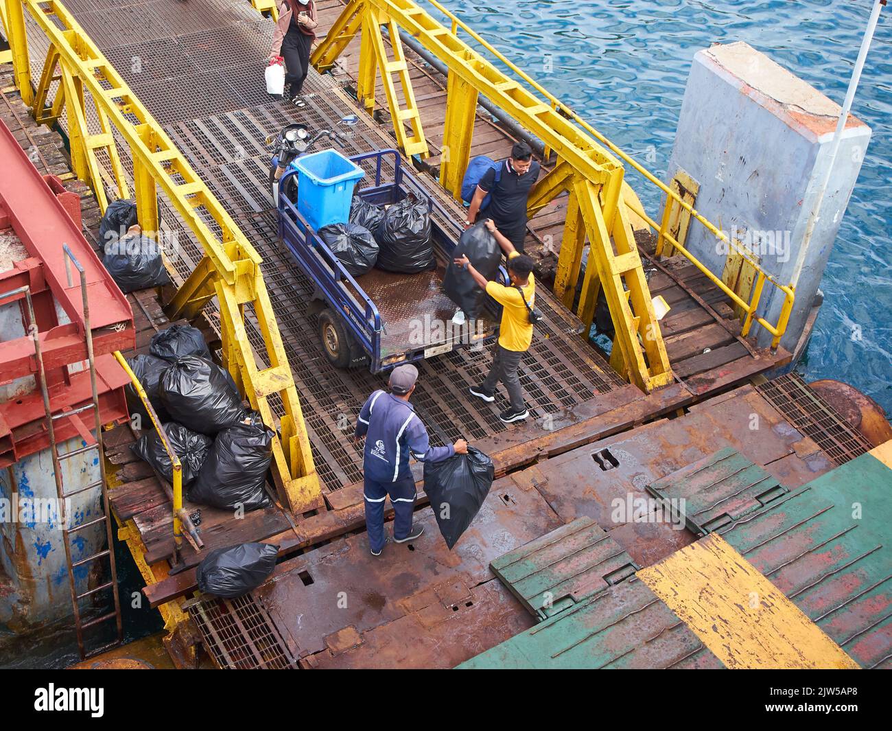 Cleaning pickup truck hi-res stock photography and images - Alamy