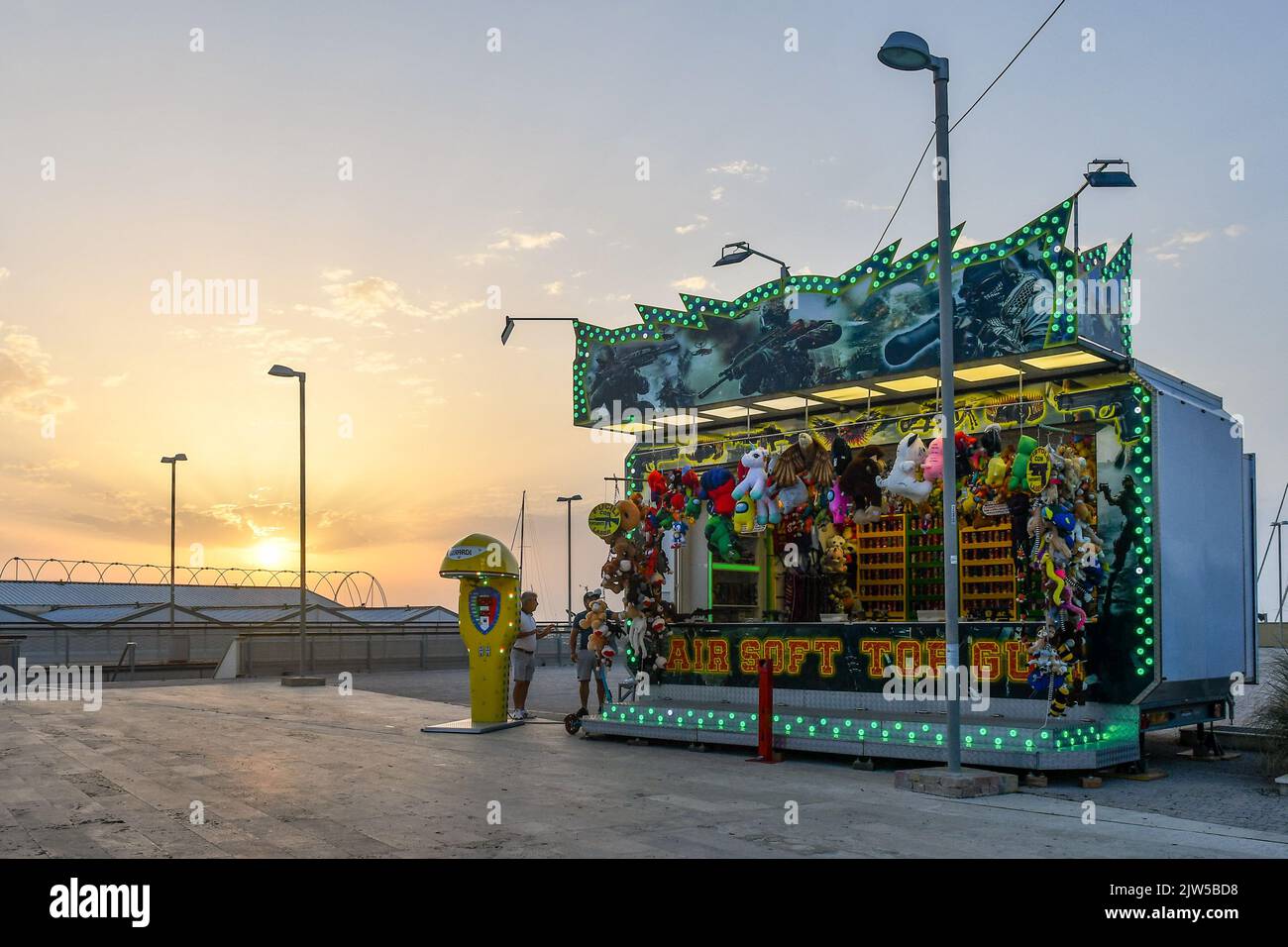 Shooting gallery circus hi-res stock photography and images - Alamy