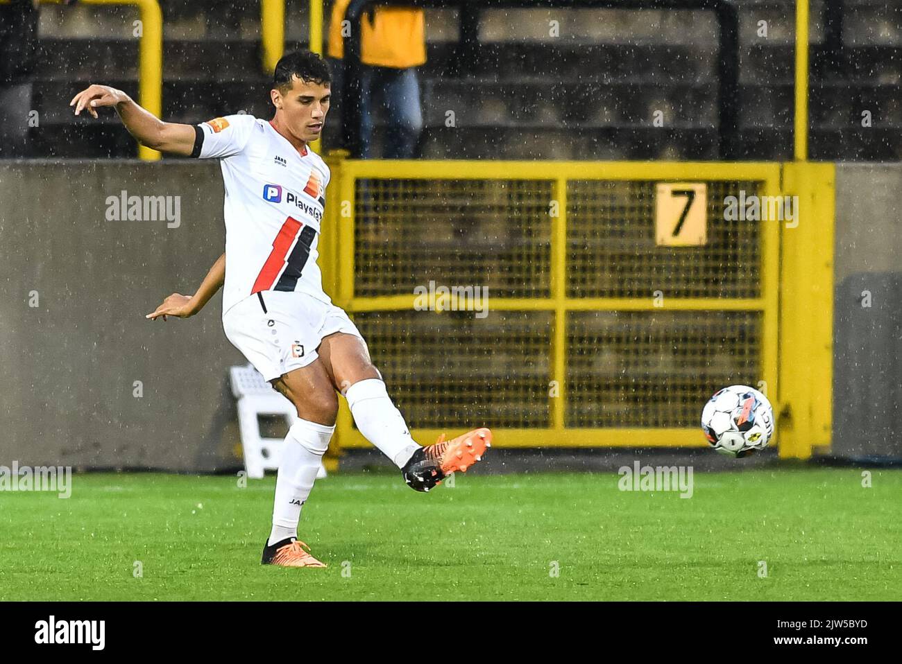 Deinze's Teo Quintero Leon (3) pictured during a soccer match between ...