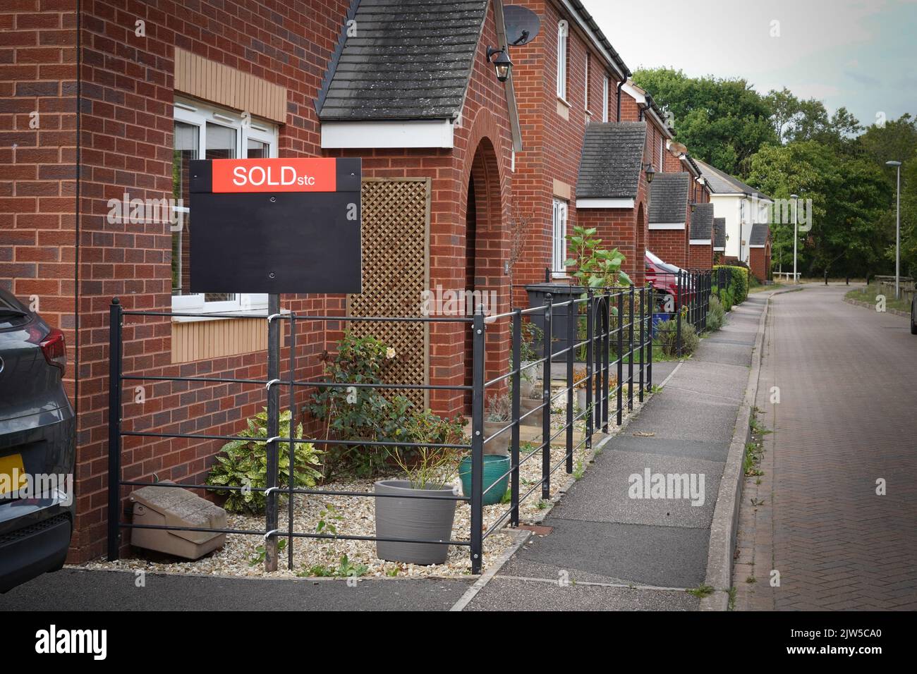 Real estate sign displayed hi-res stock photography and images - Alamy