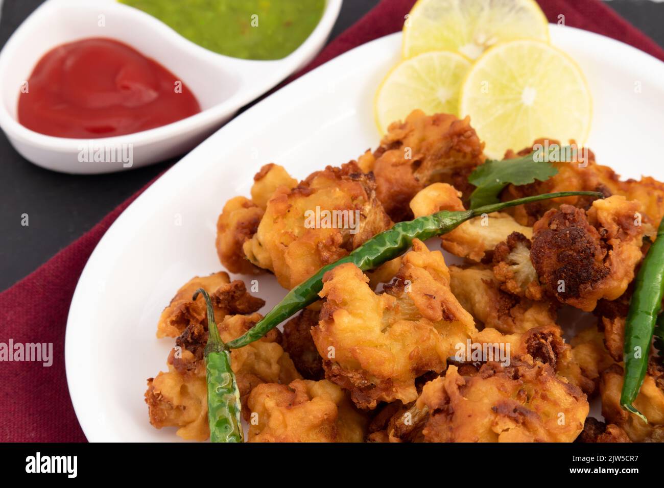 Favourite Indian Tea Time Fritters Cauliflower Pakoda Also Called Gobi ...