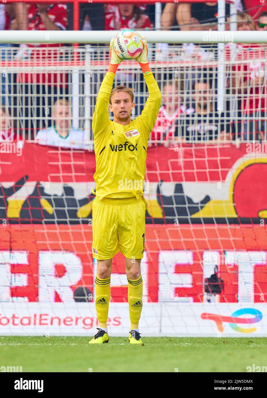 Fc union berlin 1 frederik ronnow hi-res stock photography and images ...