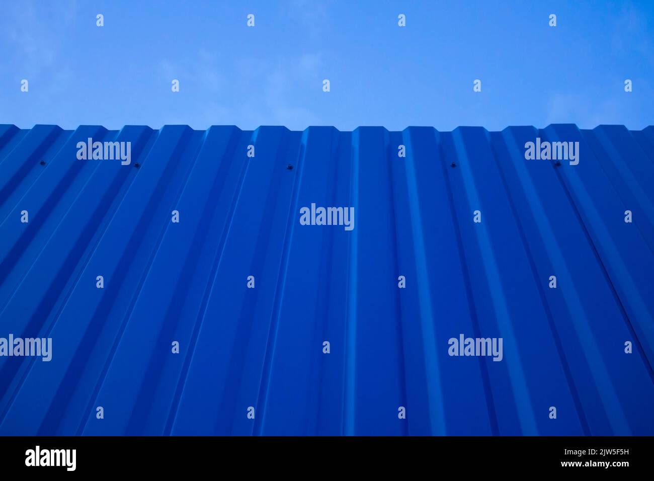 Modern metal garden fence hi-res stock photography and images - Alamy