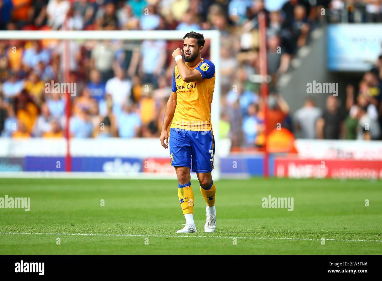 Stephen mclaughlin mansfield town hi-res stock photography and images ...