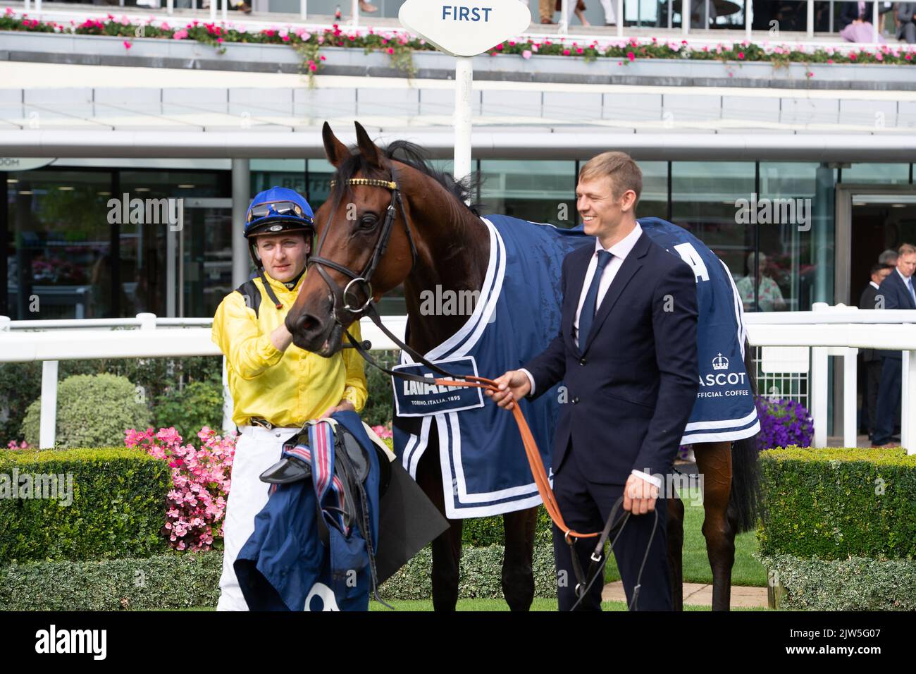 Ascot, Berkshire, UK. 3rd September, 2022. Horse La Yakel ridden by ...