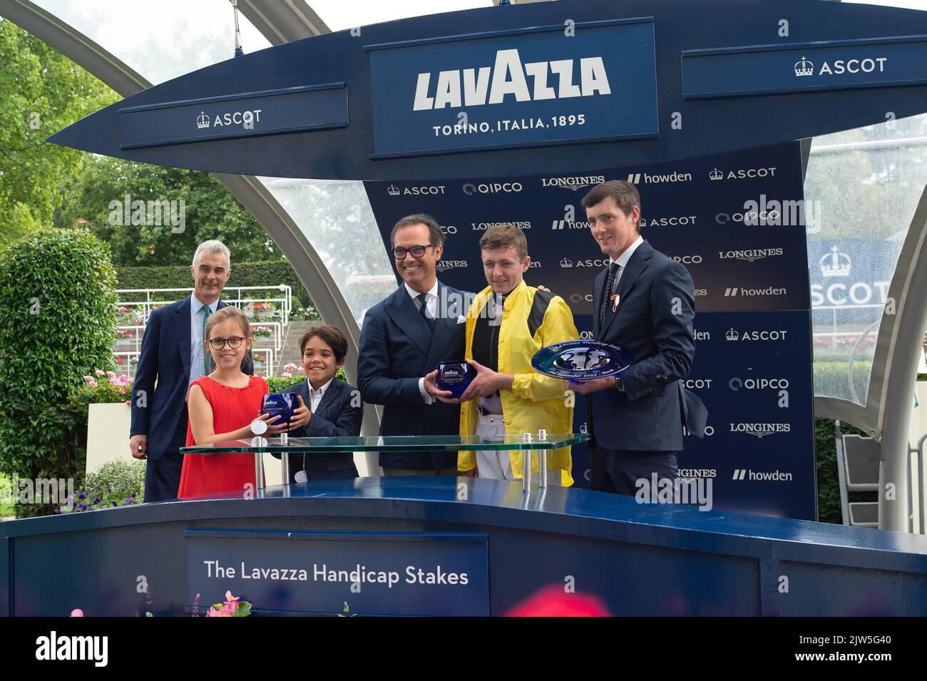 Ascot, Berkshire, UK. 3rd September, 2022. Horse La Yakel ridden by ...