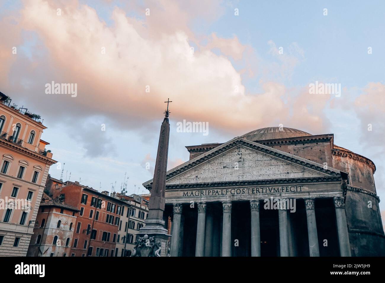The pantheon in Rome during sunset Stock Photo - Alamy