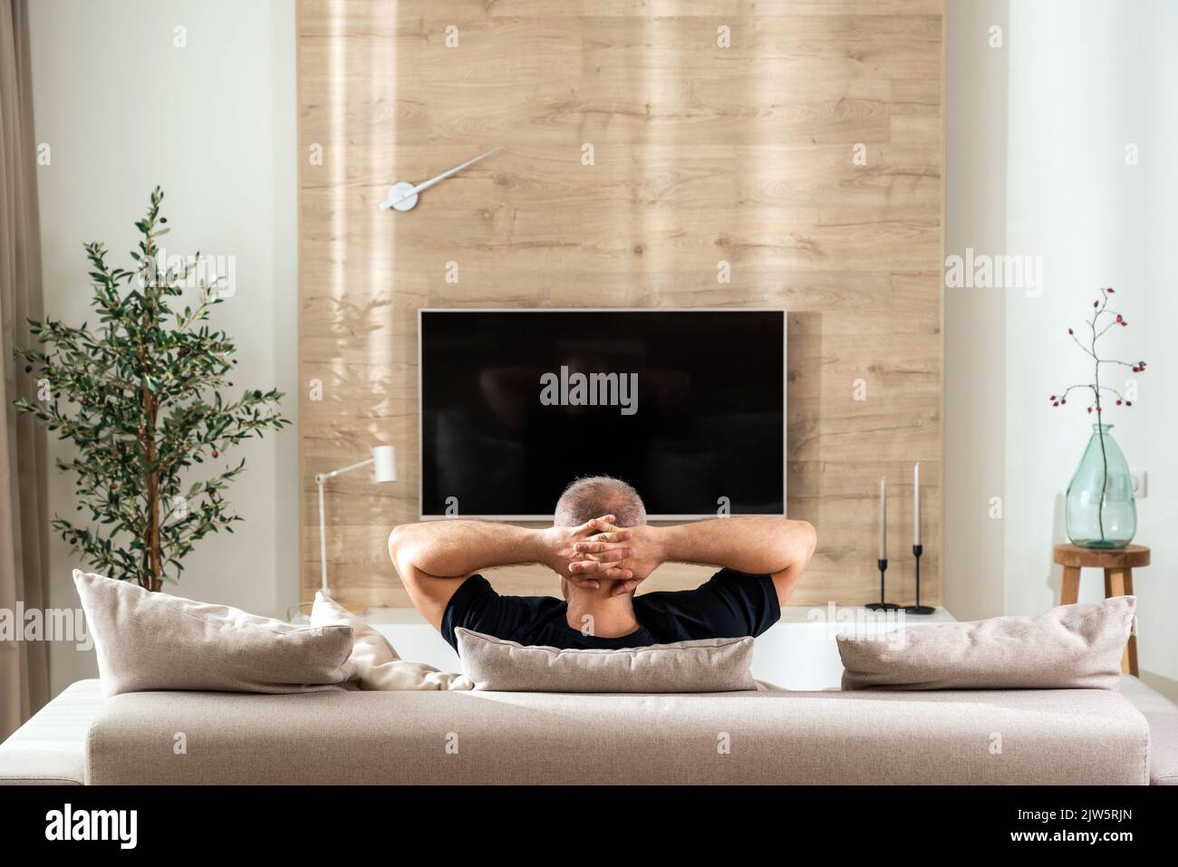 Man watching tv in a modern home hi-res stock photography and images ...