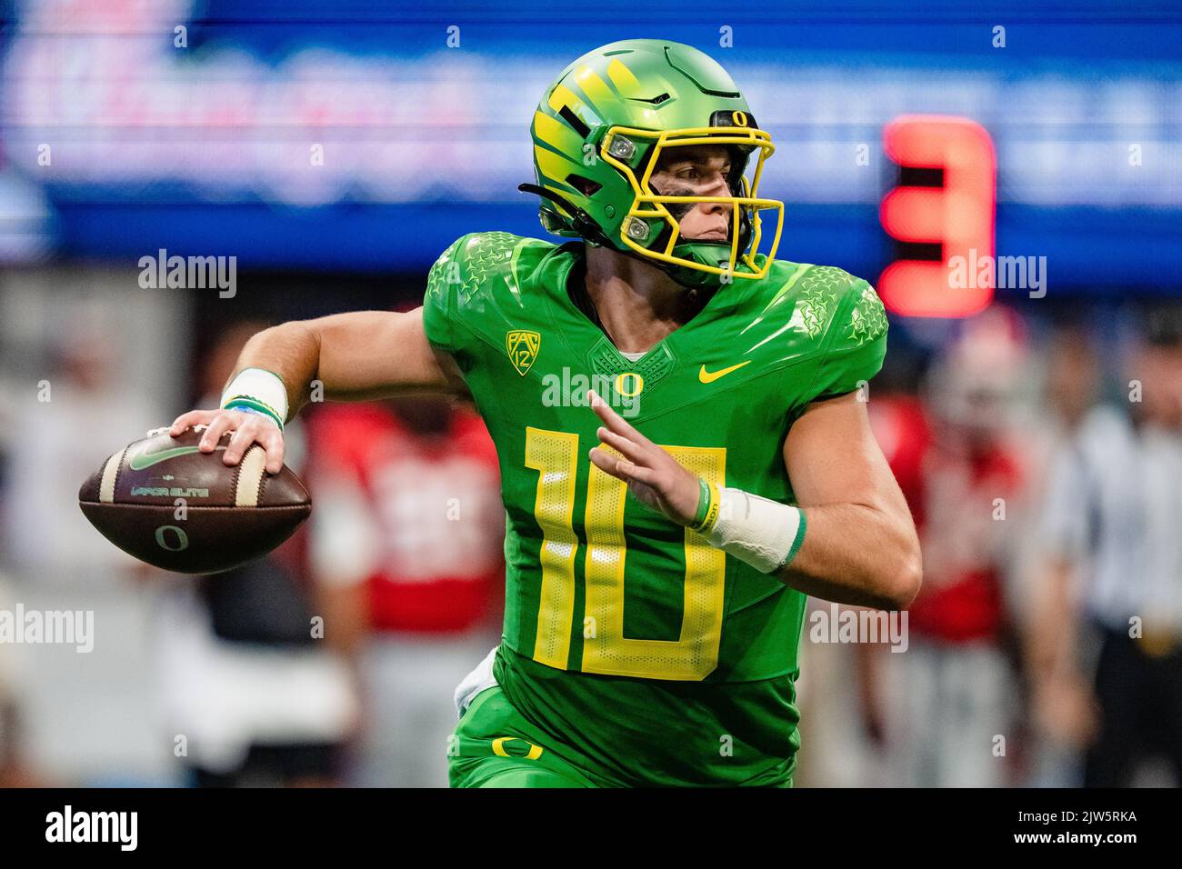 Oregon Ducks quarterback Bo Nix (10) during the NCAA College Football ...