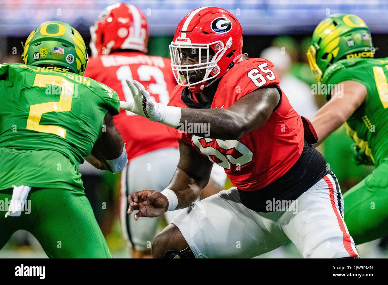 Georgia Bulldogs offensive lineman Amarius Mims (65) tries to block ...