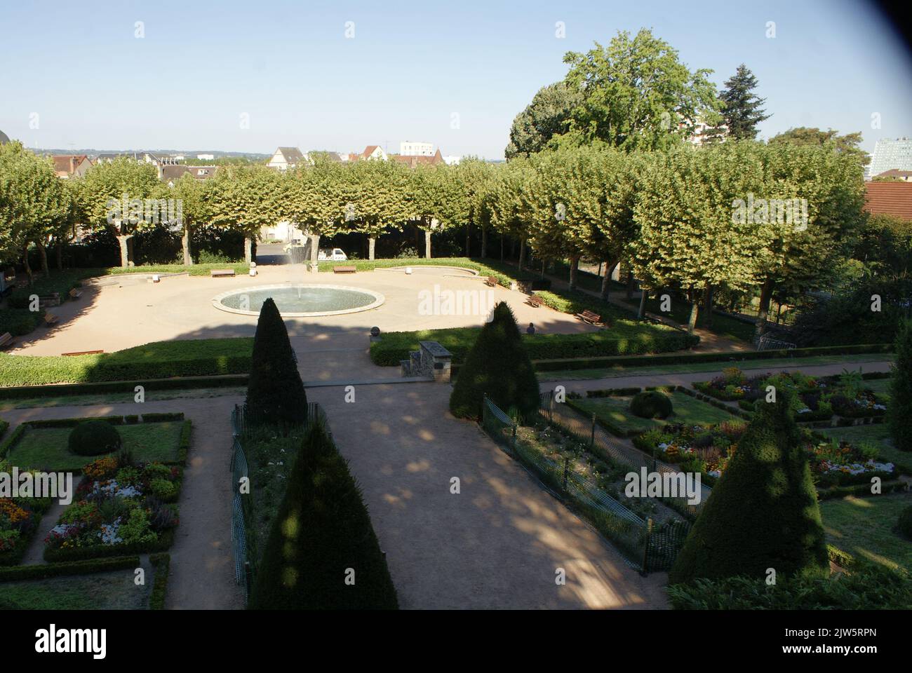 La ville de Montluçon, l'Allier, France Stock Photo - Alamy