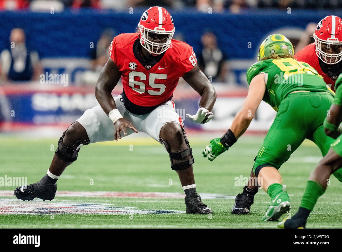 Georgia Bulldogs offensive lineman Amarius Mims (65) during the NCAA ...