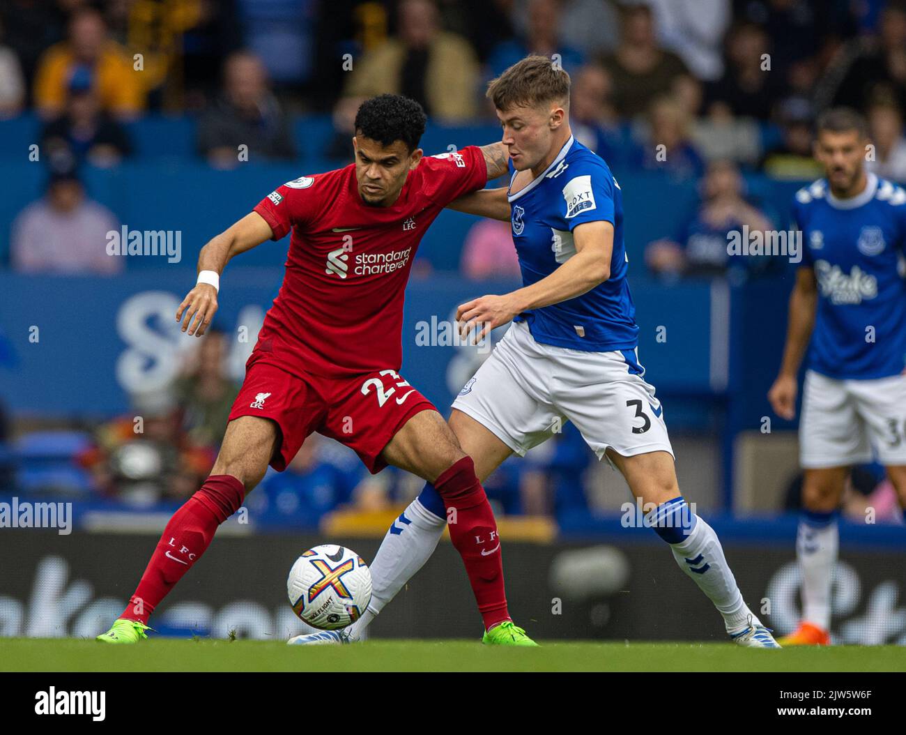 Liverpool. 4th Sep, 2022. Liverpool's Luis Diaz (L) holds off Everton's ...
