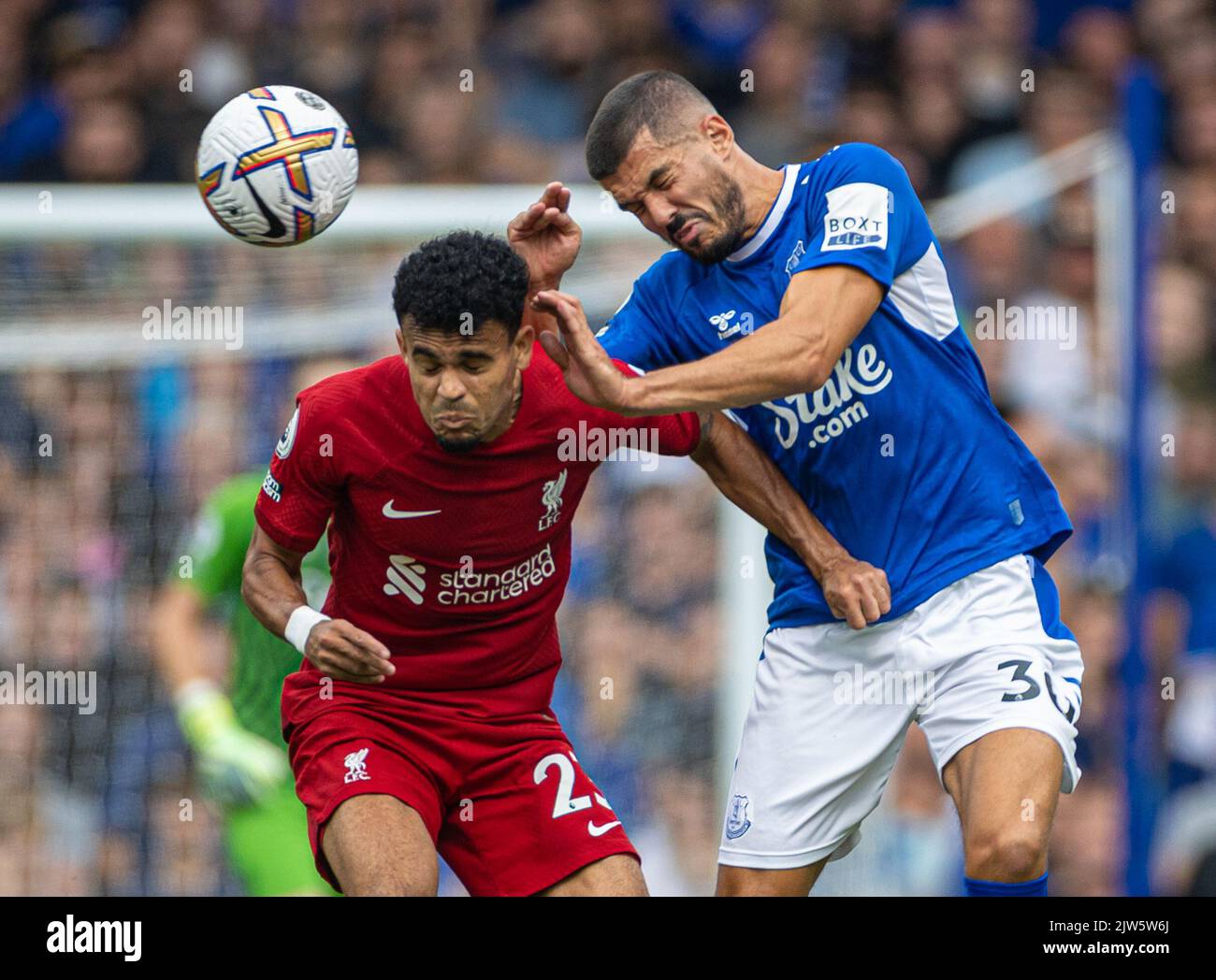 Liverpool. 4th Sep, 2022. Liverpool's Luis Diaz (L) vies for a header ...