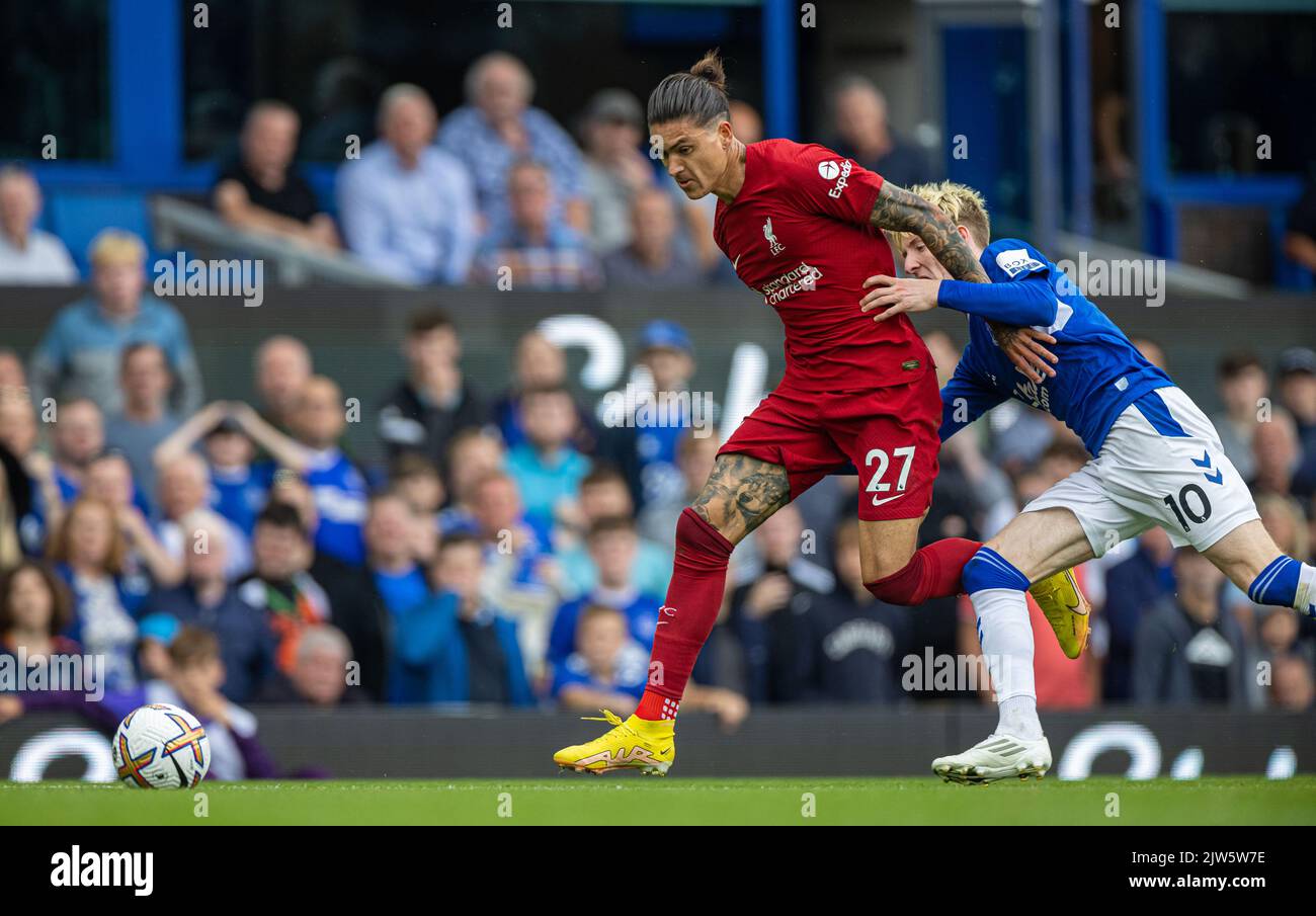 Liverpool. 4th Sep, 2022. Liverpool's Darwin Nunez (L) holds off ...