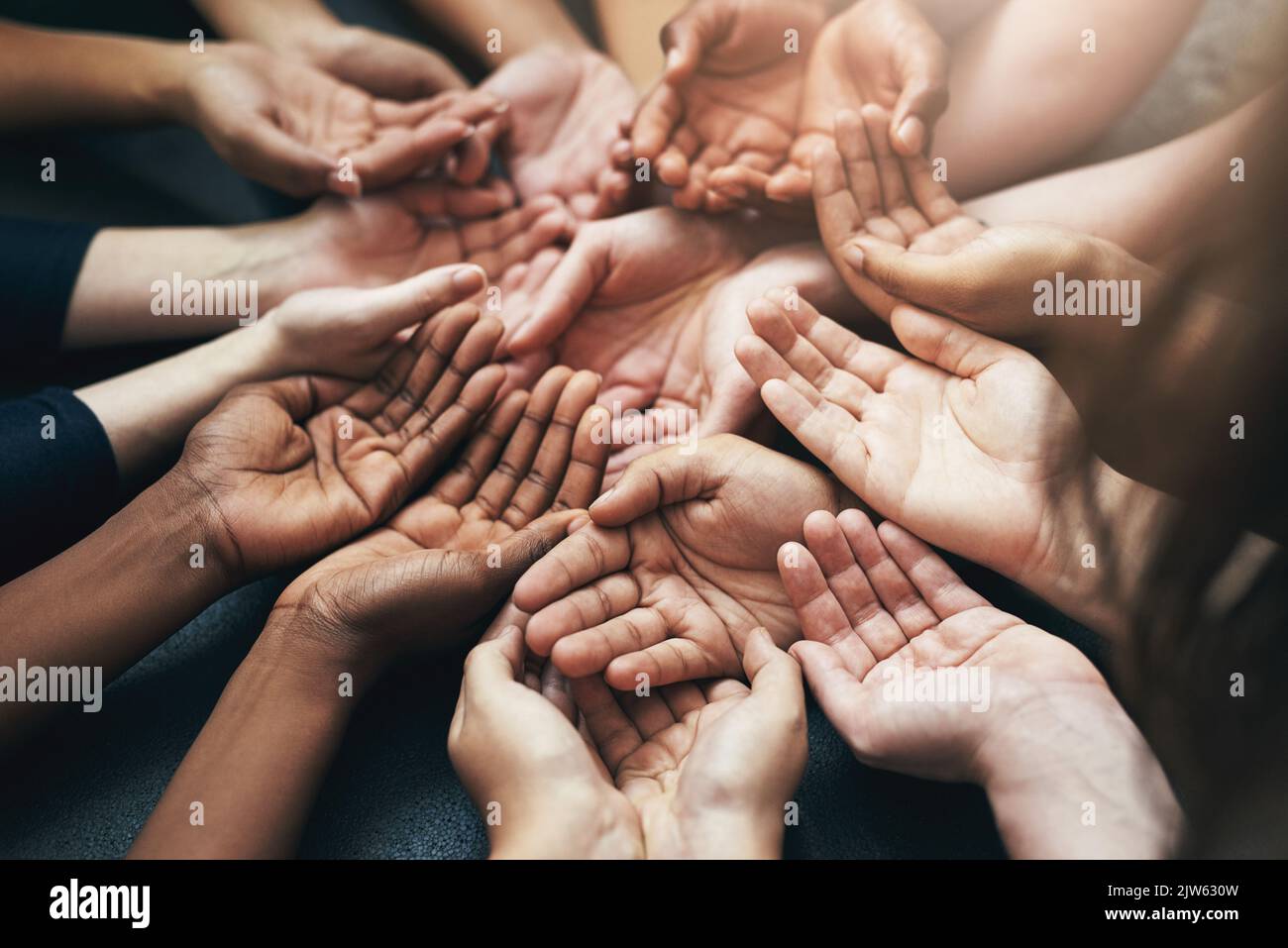Cupped hands hi-res stock photography and images - Alamy