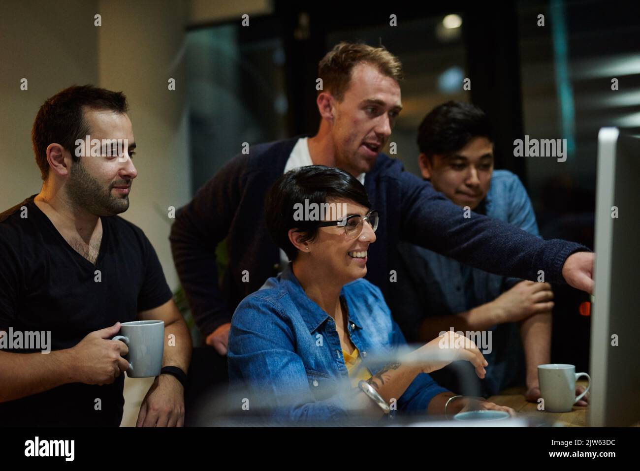 Employees working in night hi-res stock photography and images - Alamy