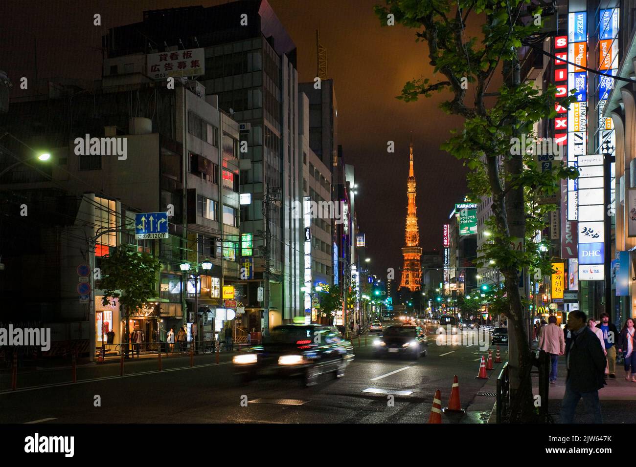 Night street w Tokyo Tower Roppongi Tokyo Japan Stock Photo - Alamy