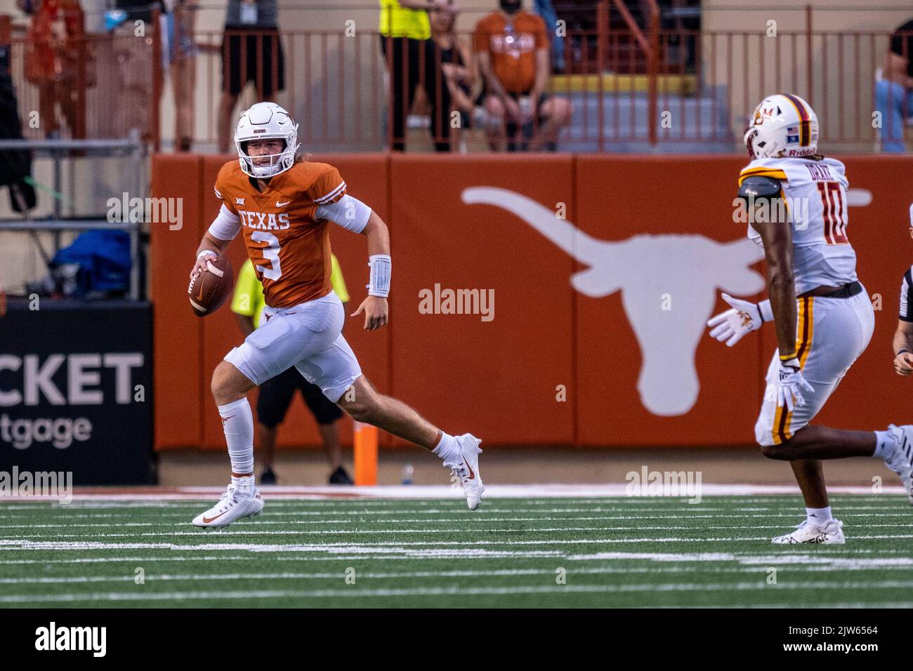 September 9, 2022. QB Quinn Ewers #1 of the Texas Longhorns in action ...