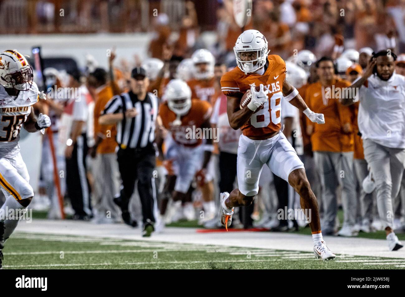 Austin. 9th Sep, 2022. Casey Cain #88 of the Texas Longhorns in action ...