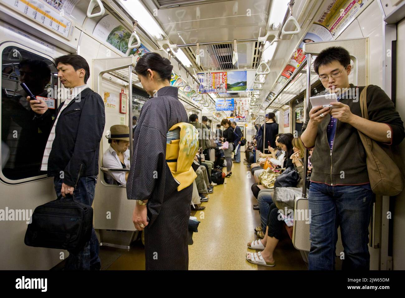 Passengers subway Tokyo Japan 2 Stock Photo - Alamy