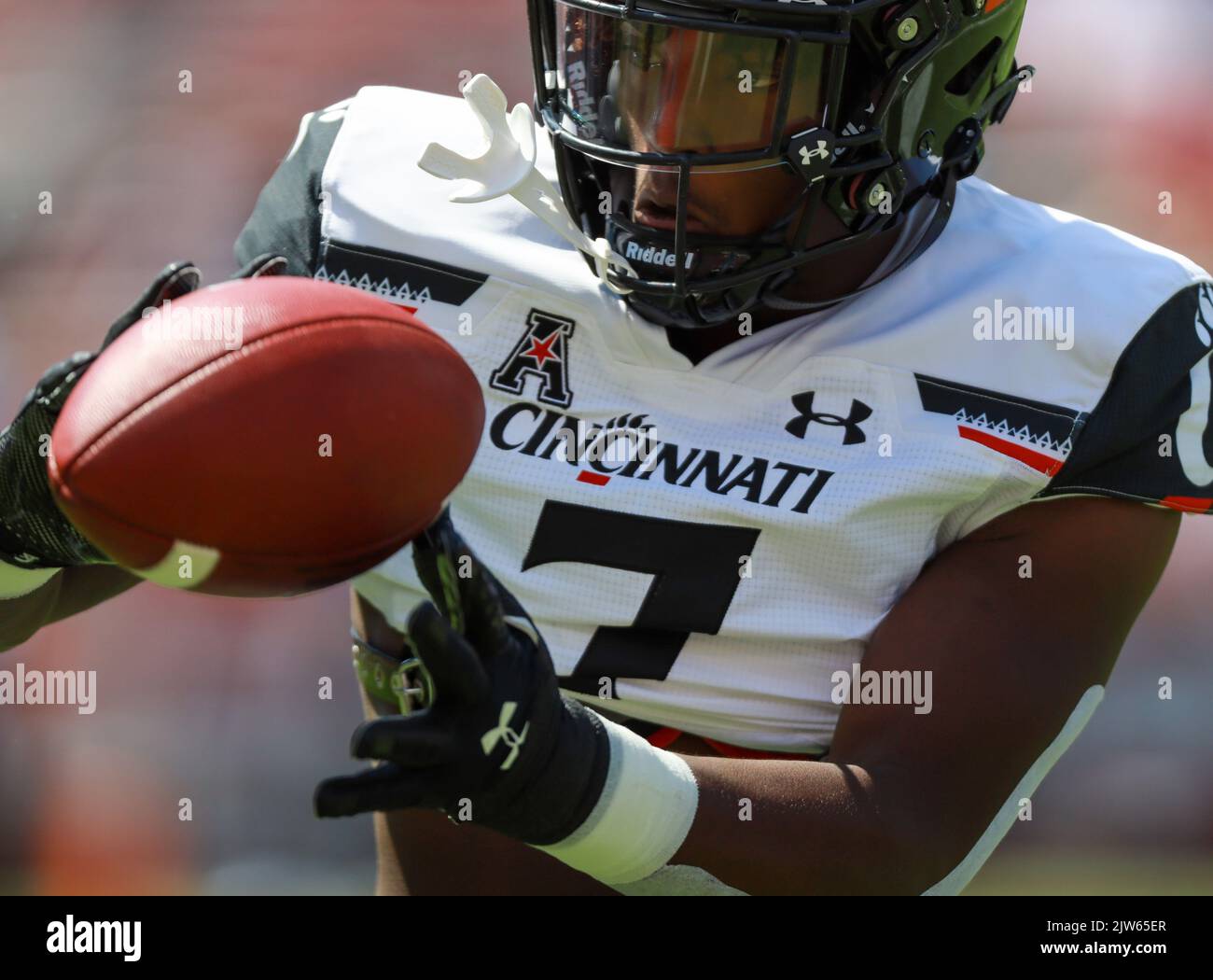 September 3, 2022: Cincinnati line backer Jaheim Thomas #7 looks in a ...