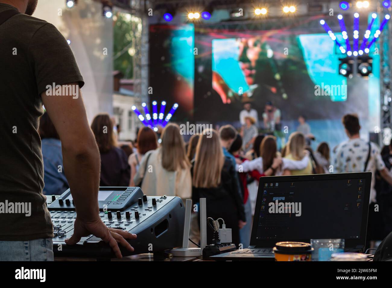 Equalizer live concert crowd hi-res stock photography and images - Alamy