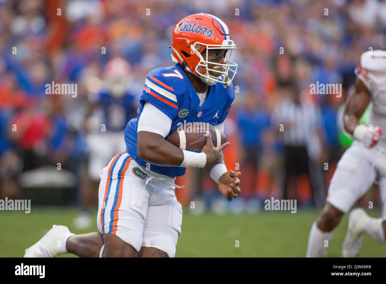 September 3, 2022: Florida Gators running back Trevor Etienne (7) runs ...