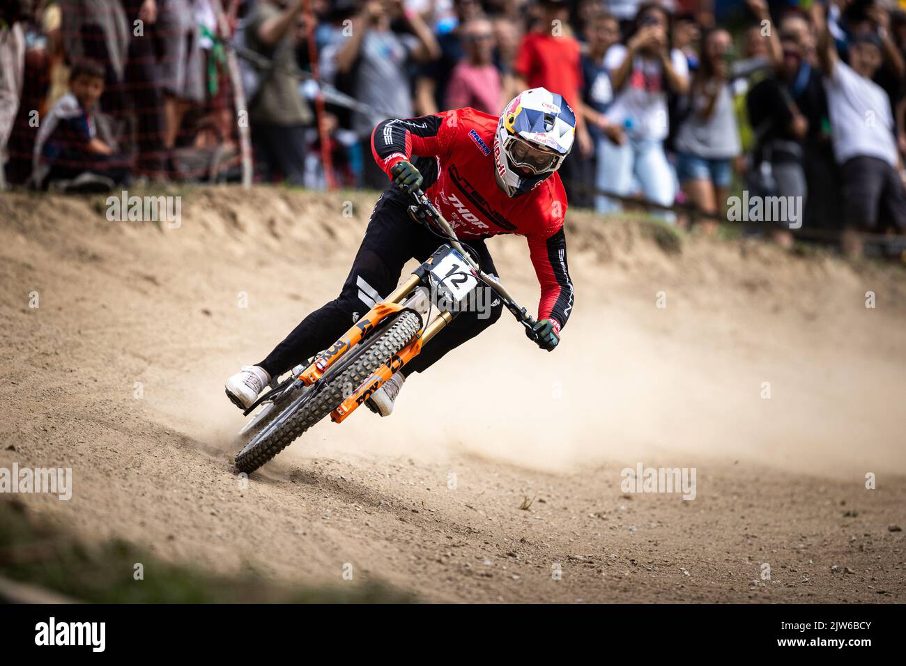 Aaron Gwin on the track of the final race of the UCI Mountain Bike ...