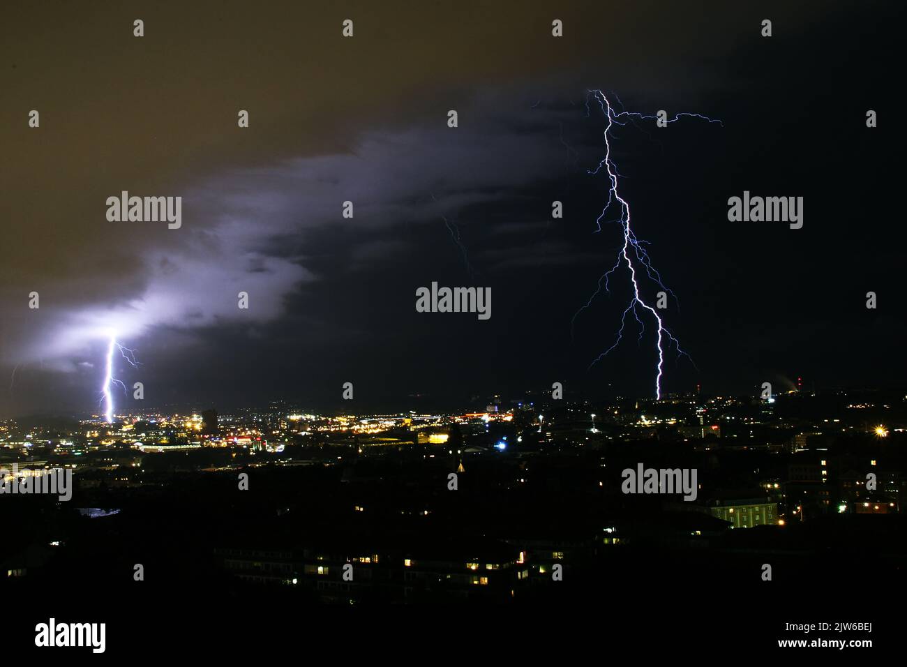 Strong thunderstorm hi-res stock photography and images - Alamy