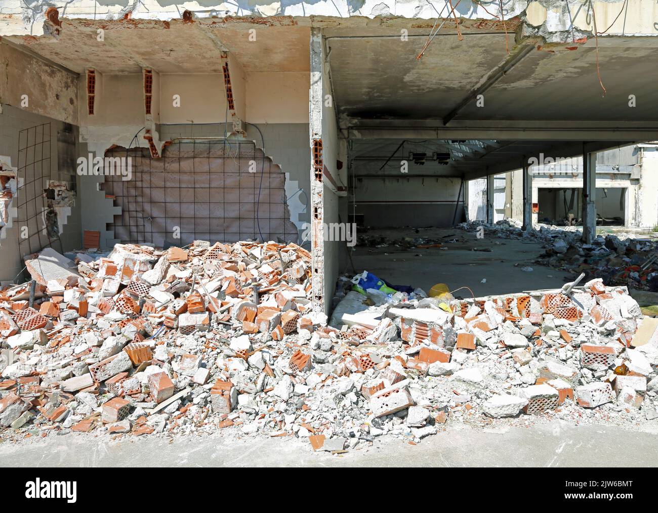house wall completely destroyed and abandoned bricks and rubble Stock ...
