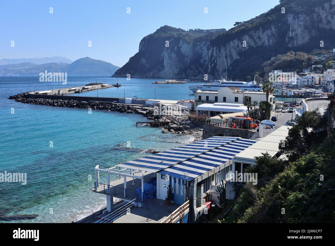 Capri - Panorama del porto dalla litoranea Stock Photo - Alamy