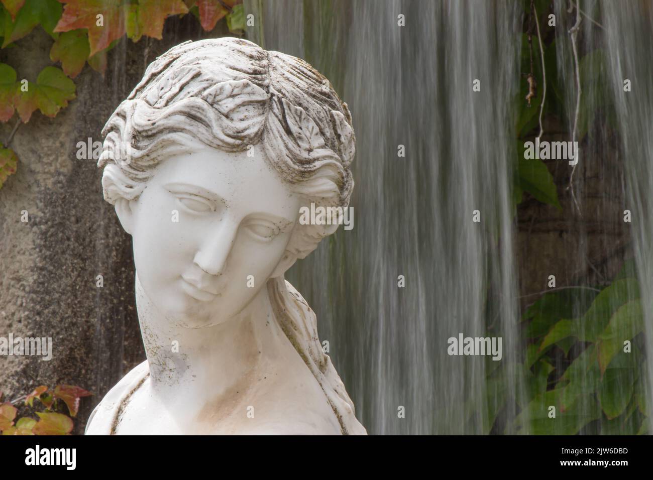 Stone statue face female hi-res stock photography and images - Alamy