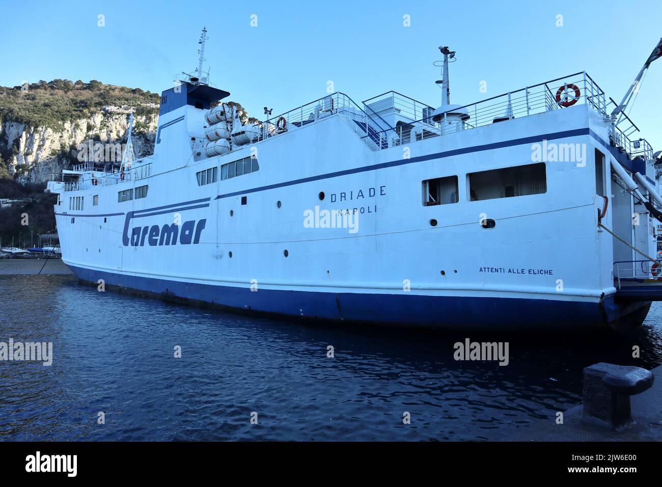 Nave della marina al tramonto hi-res stock photography and images - Alamy