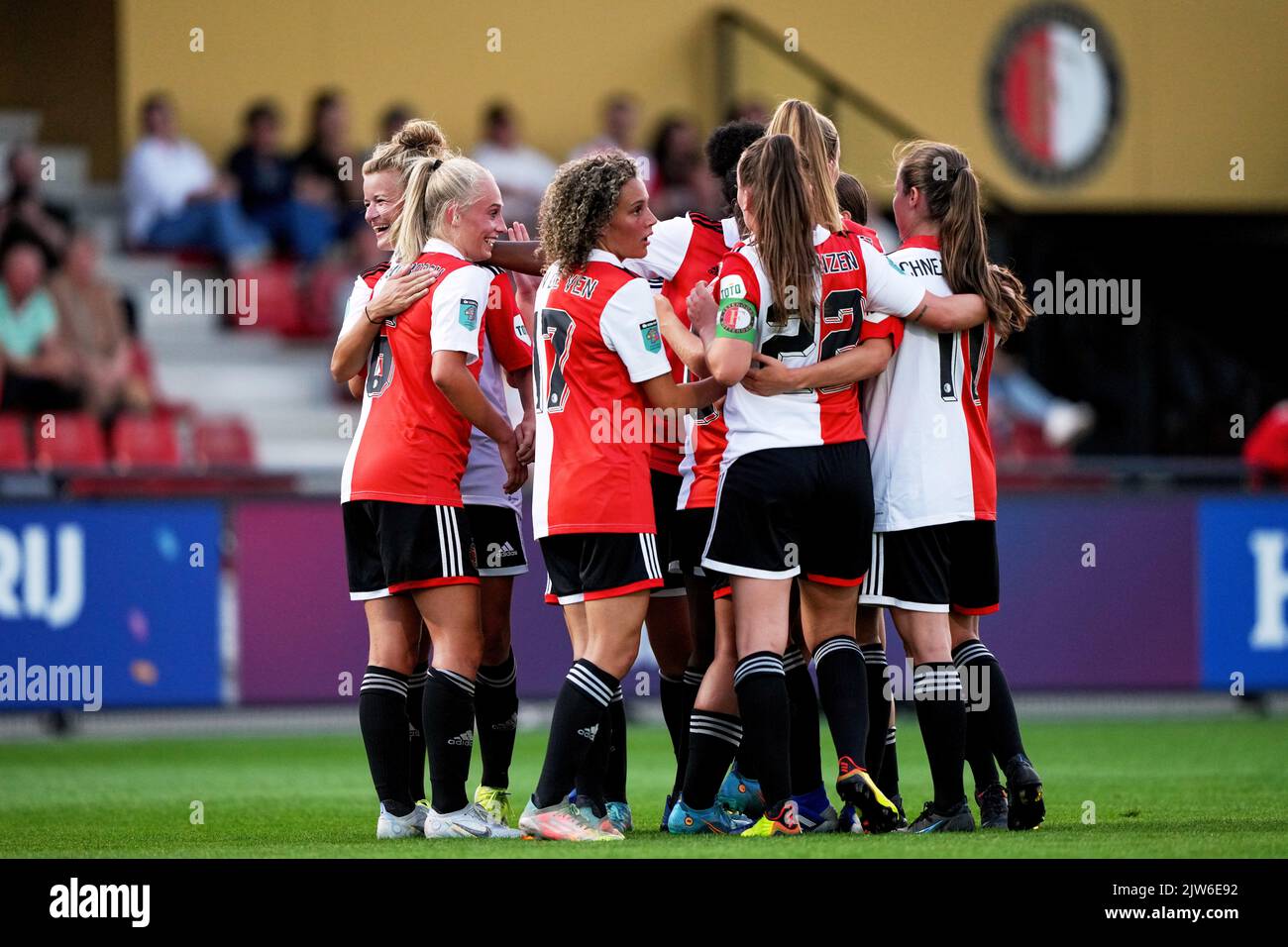 Rotterdam - Cheyenne van den Goorbergh of Feyenoord Vrouwen 1, Zoi van ...