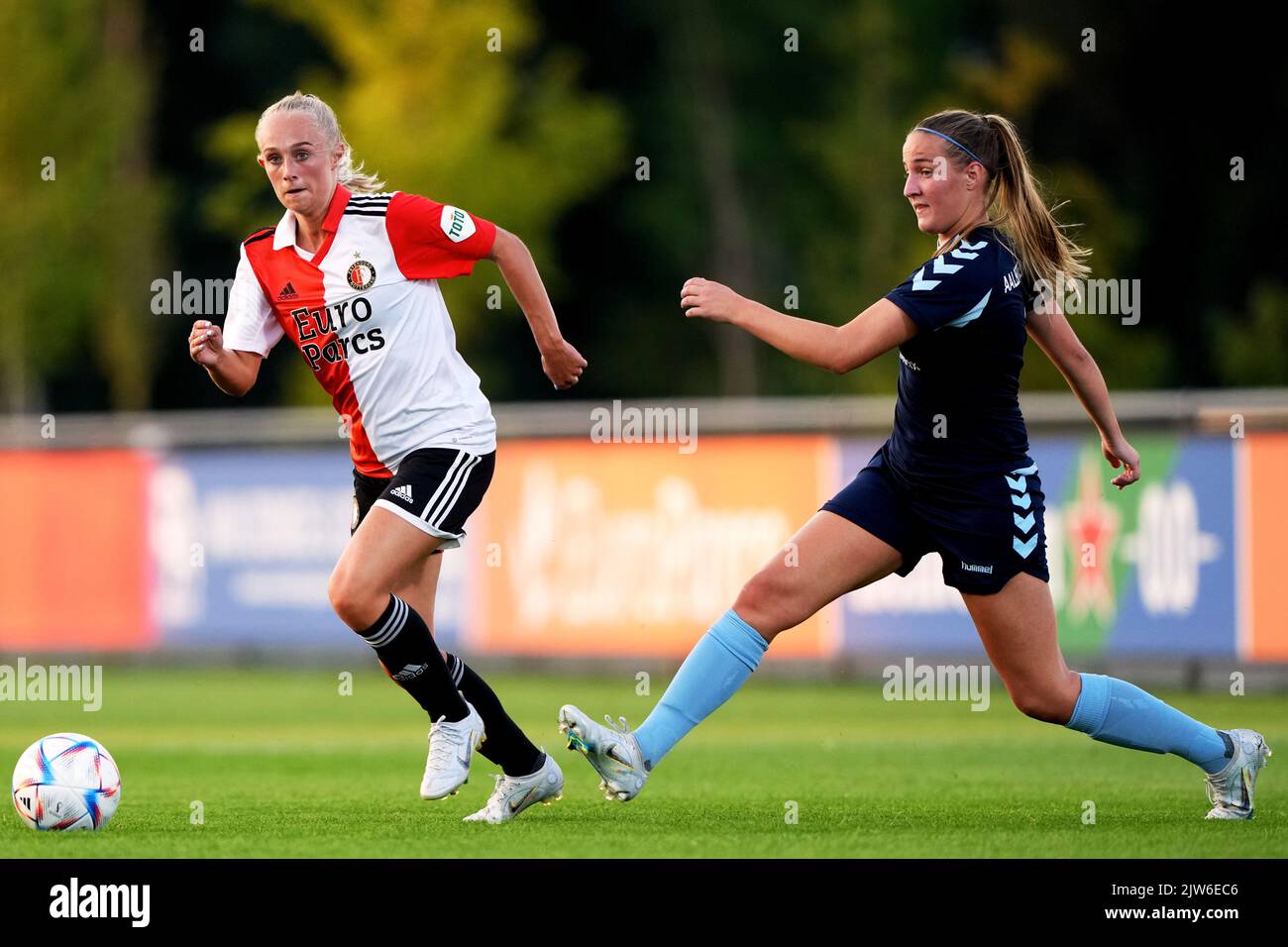 Rotterdam - Cheyenne van den Goorbergh of Feyenoord Vrouwen 1 during ...