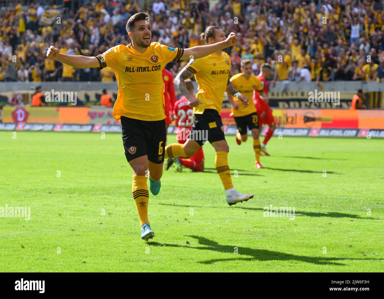Cheering laughin hi-res stock photography and images - Alamy