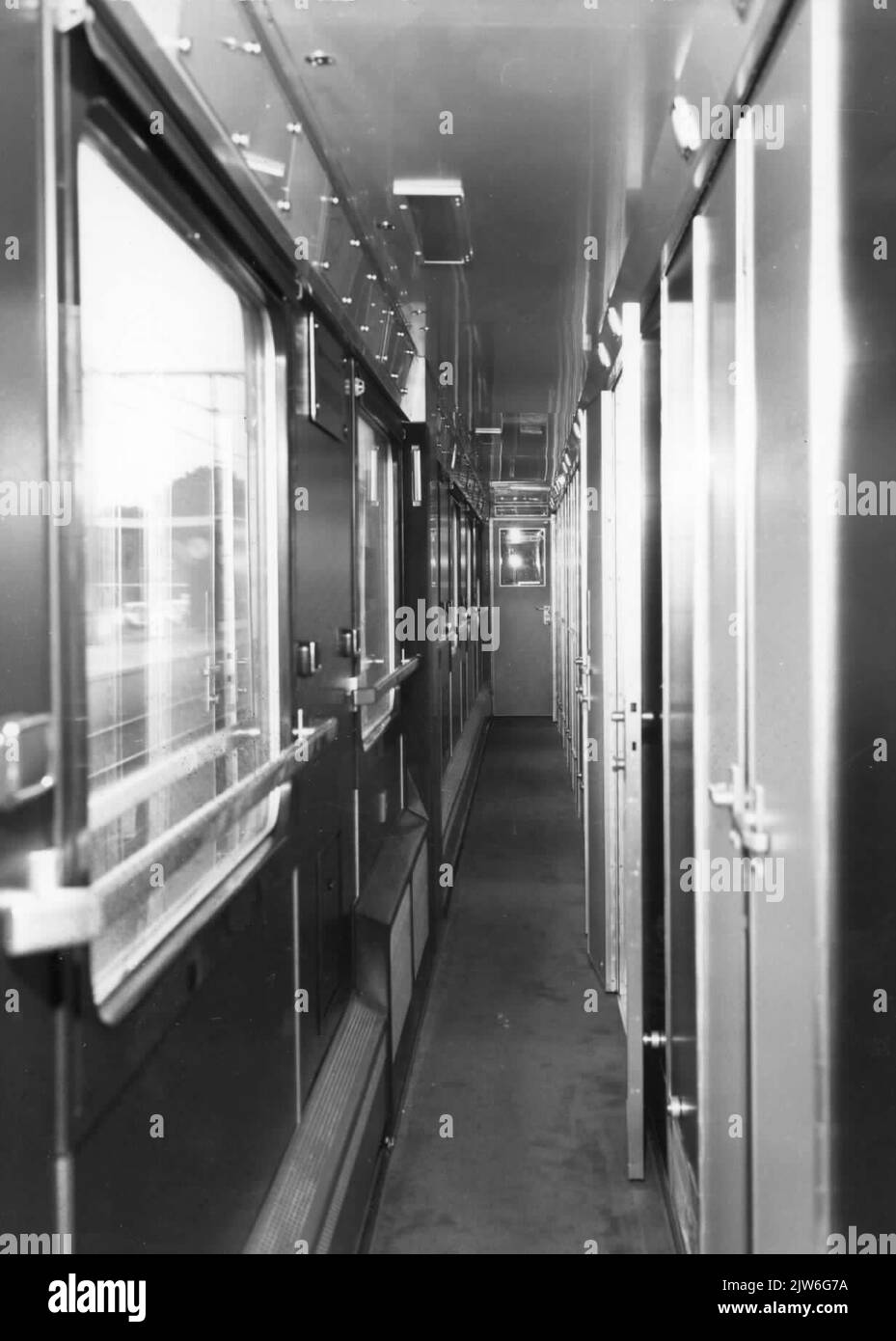Image of the side corridor of a sleeping car type T2S (Ten, Trans Euro ...