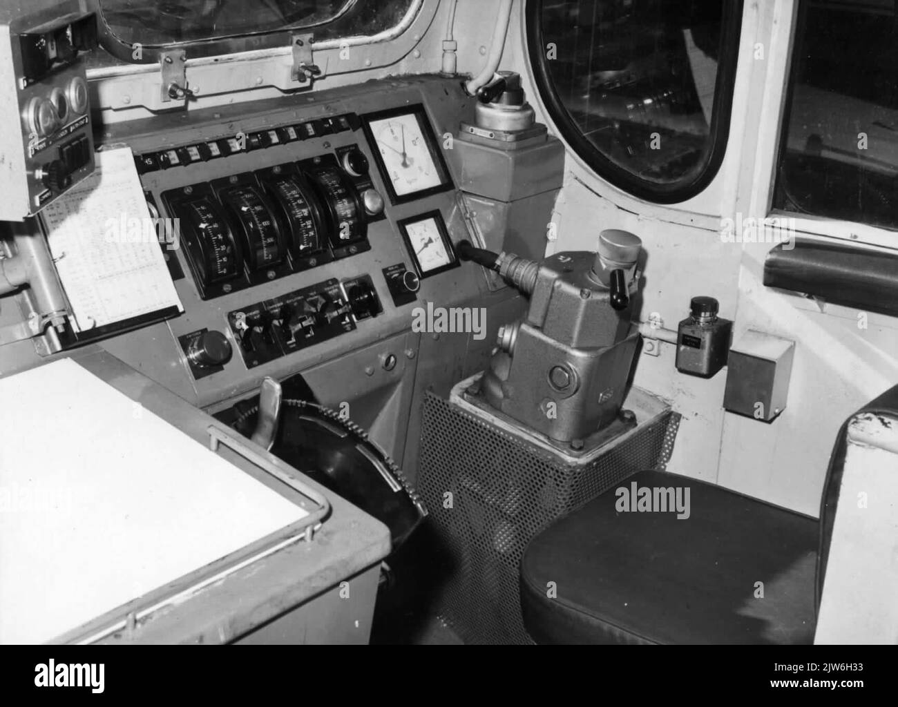 Image of the cabin of an electric locomotive from the series 1500 of ...