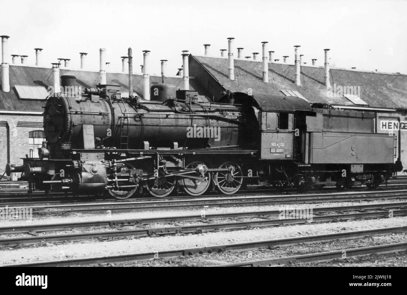 Image of the steam locomotive No. 4105 (series 4100) of the N.S., from ...